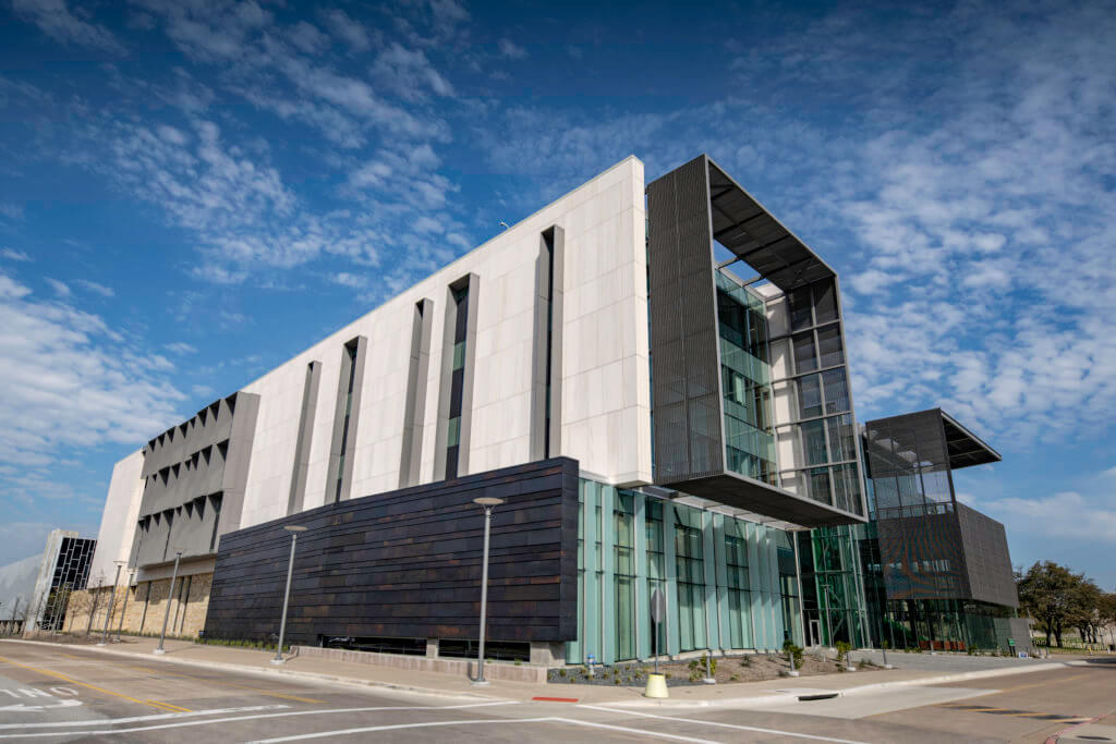 Panels: UTD Engineering Building – DMG Masonry