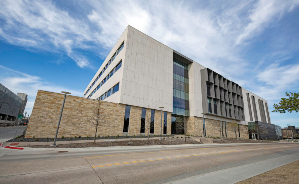 Panels: UTD Engineering Building – DMG Masonry