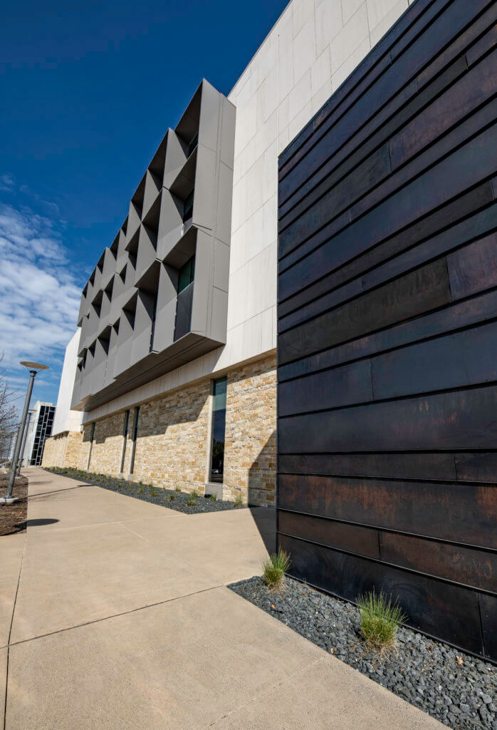 Panels: UTD Engineering Building – DMG Masonry